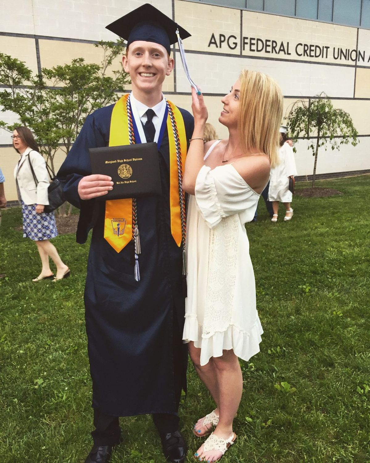 5 Signs That You're A Lot Older Than Those High School Seniors | The ...