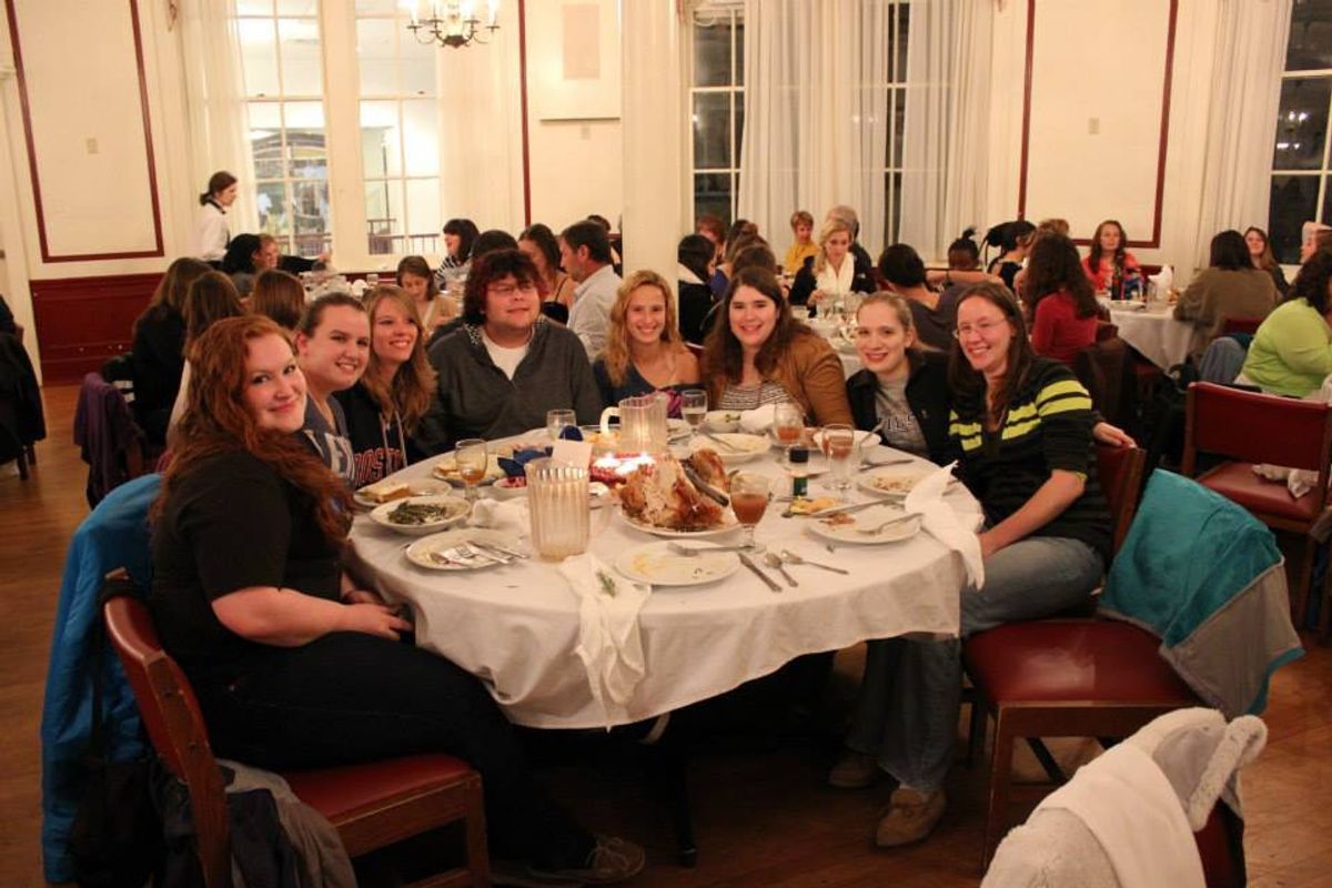 11 Tips for Dining Hall Etiquette | The Odyssey Online