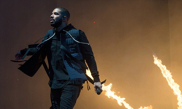 16 Thoughts You Have During a Drake Concert