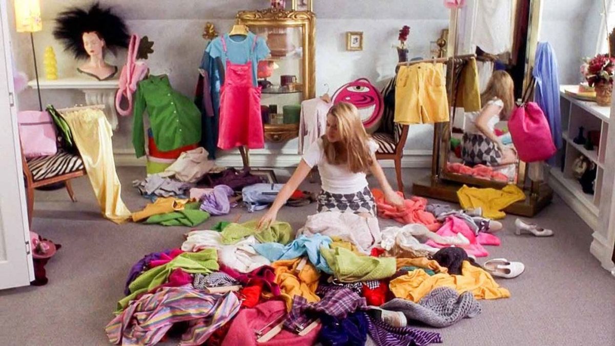 12 Distractions That Happen When You Clean Your Room | The Odyssey Online