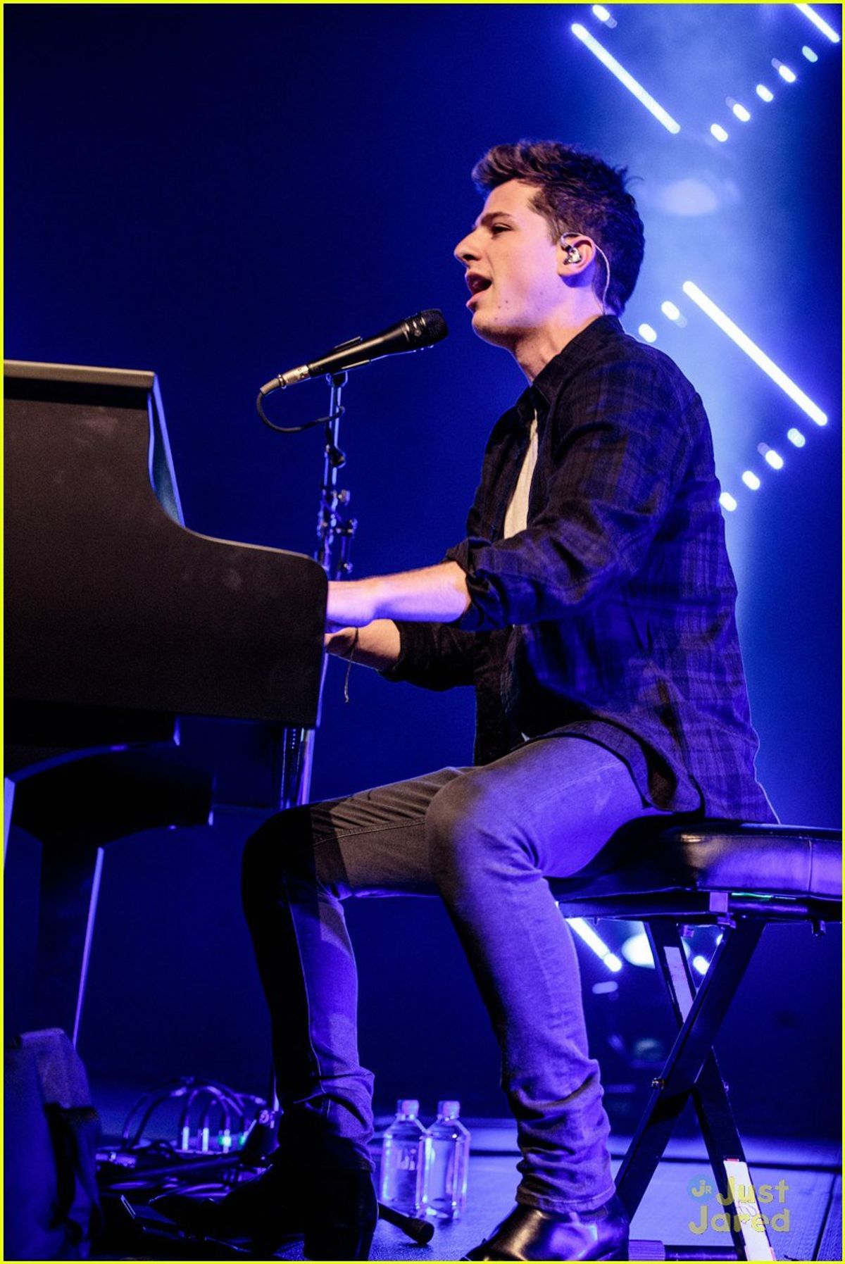 8 Guy Singers Girls Are Totally In Love With