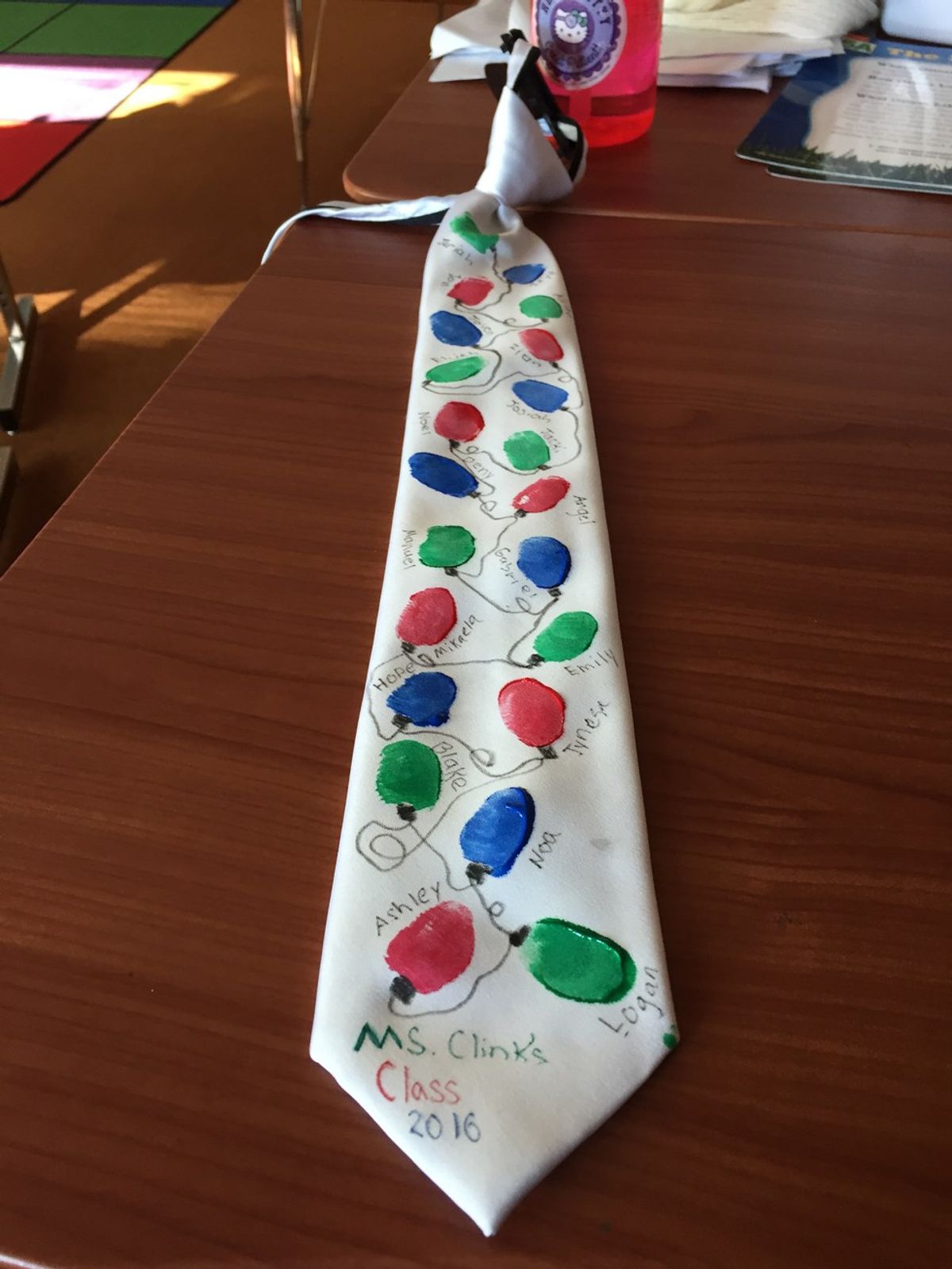 DIY Fingerprint Christmas Tie | The Odyssey Online