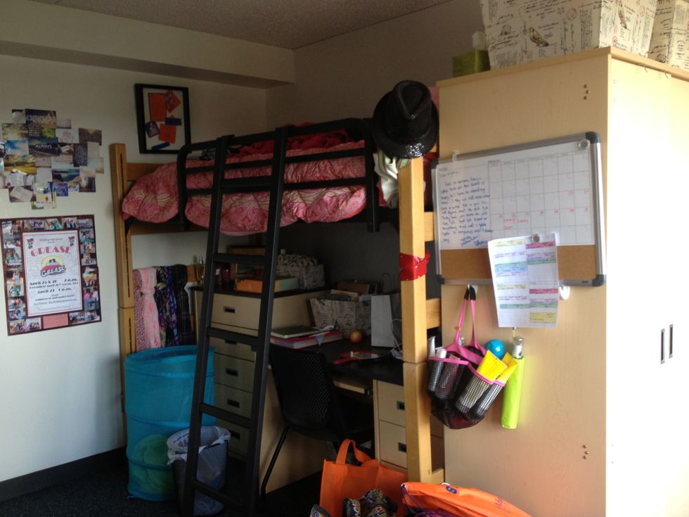 7 Ways to Combat Dorm Room Mess | The Odyssey Online