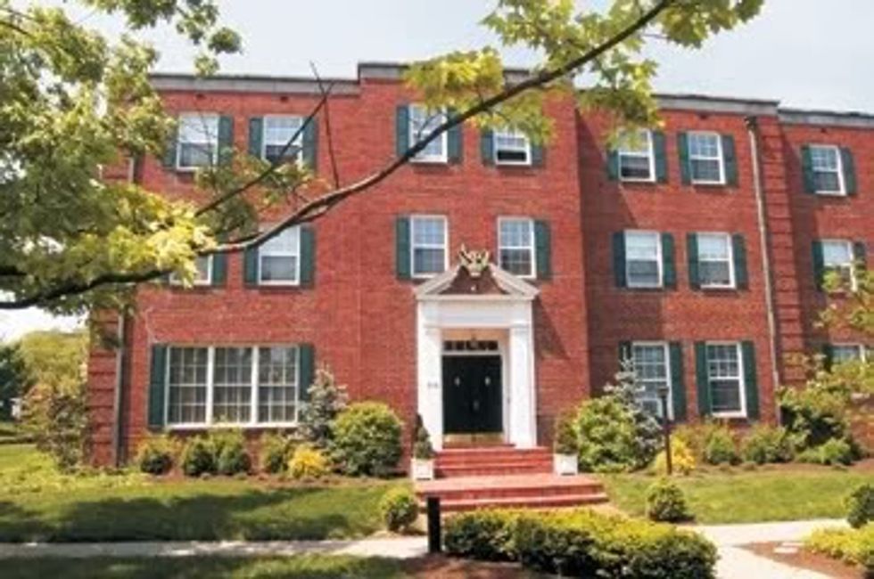 The Seven Benefits of Being a Houseboy | The Odyssey Online