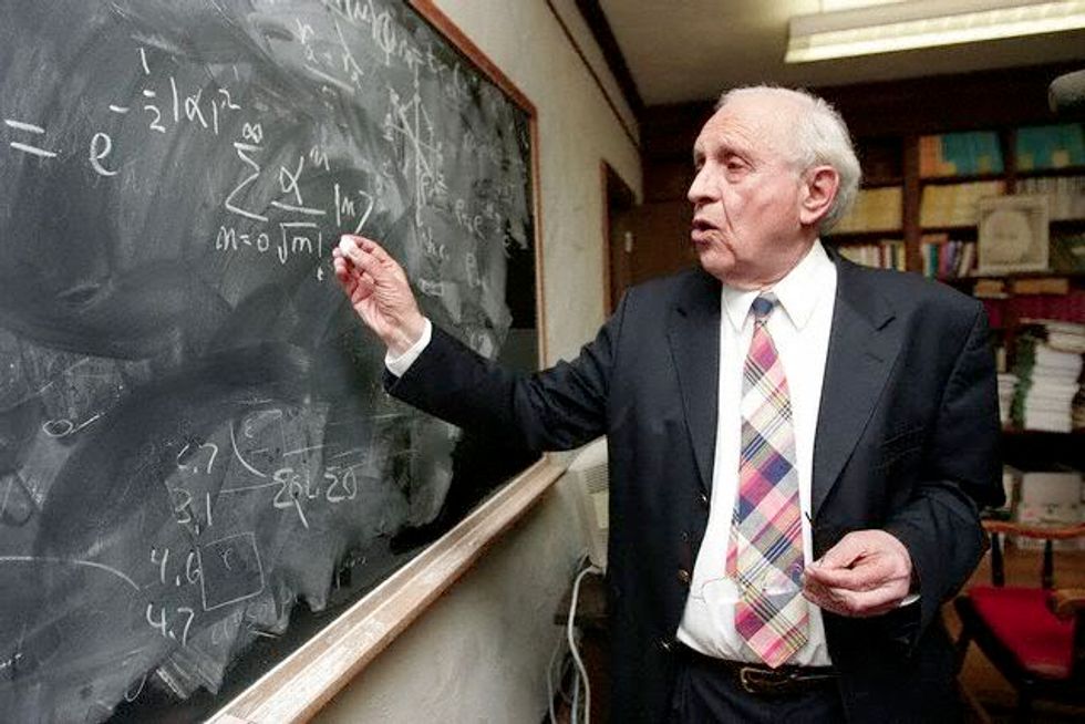 4 Things That Your Professors Won't Tell You About Quantum Physics ...