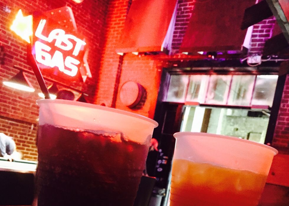 5 Guidelines For Good Bar Behavior That Everyone Should Live By | The ...