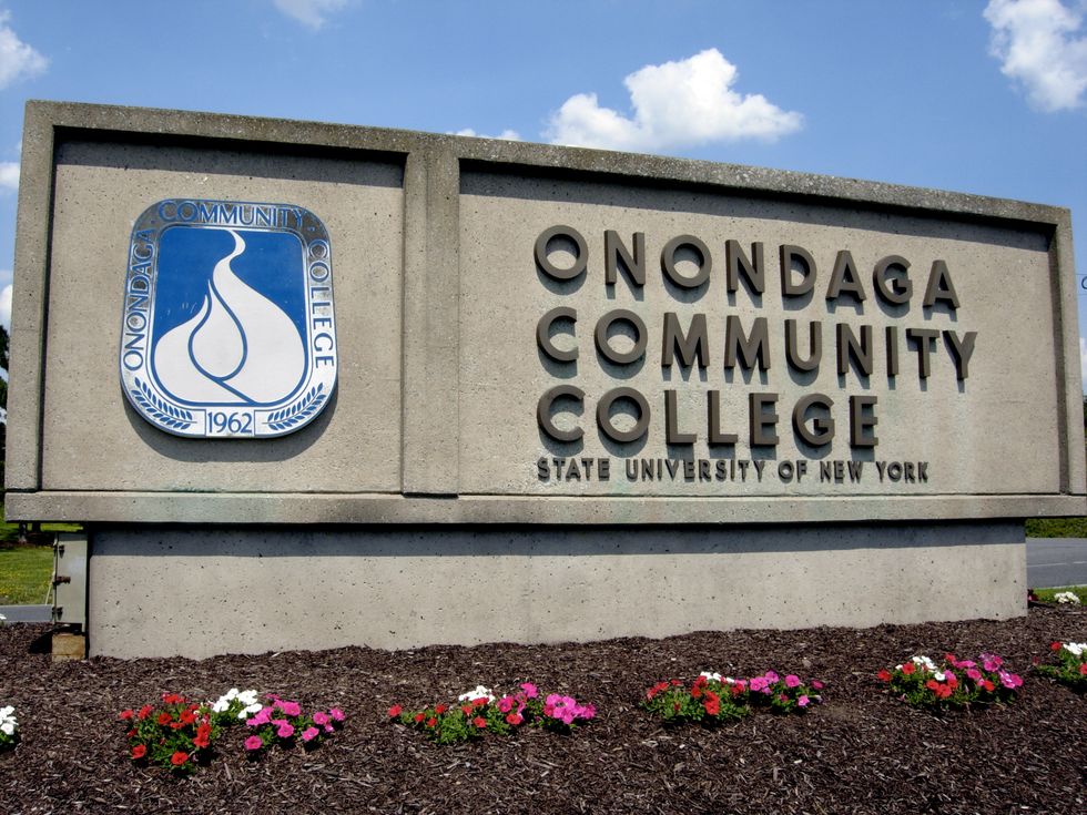 Pros & Cons of Community Colleges | The Odyssey Online