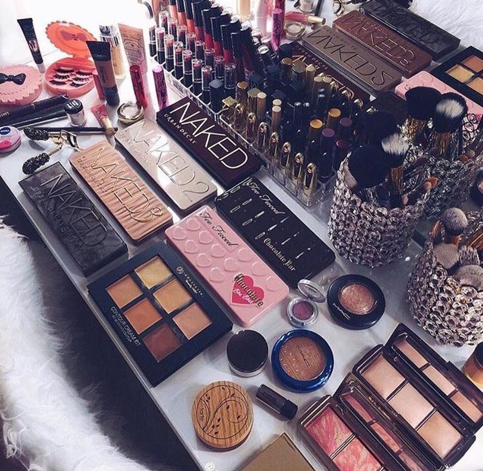10 Signs You're Addicted To Makeup | The Odyssey Online