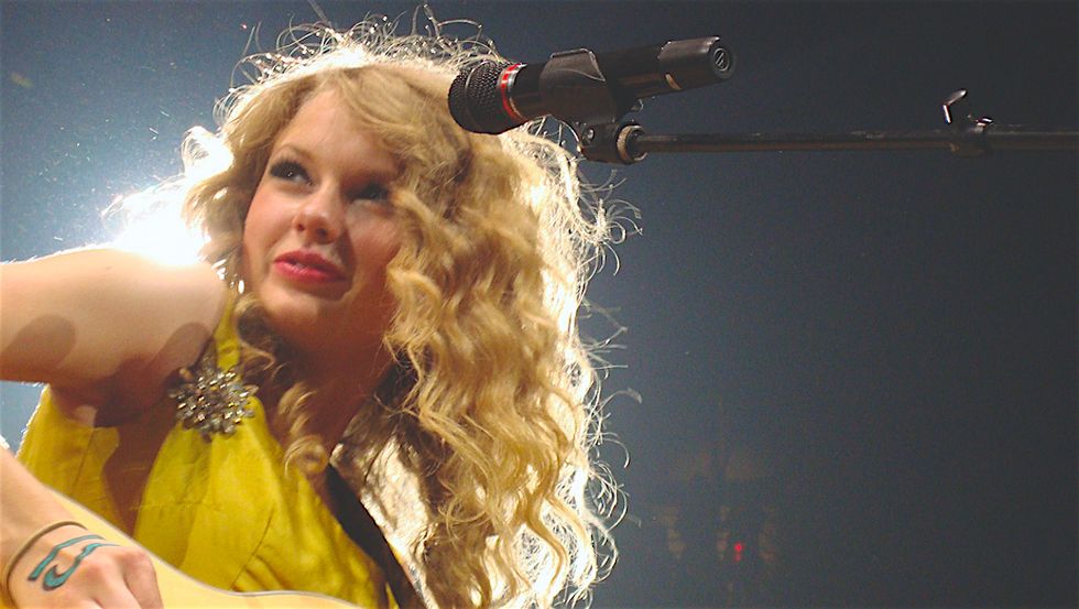 22 Of The 'Old' Taylor's Best Songs (RIP) | The Odyssey Online