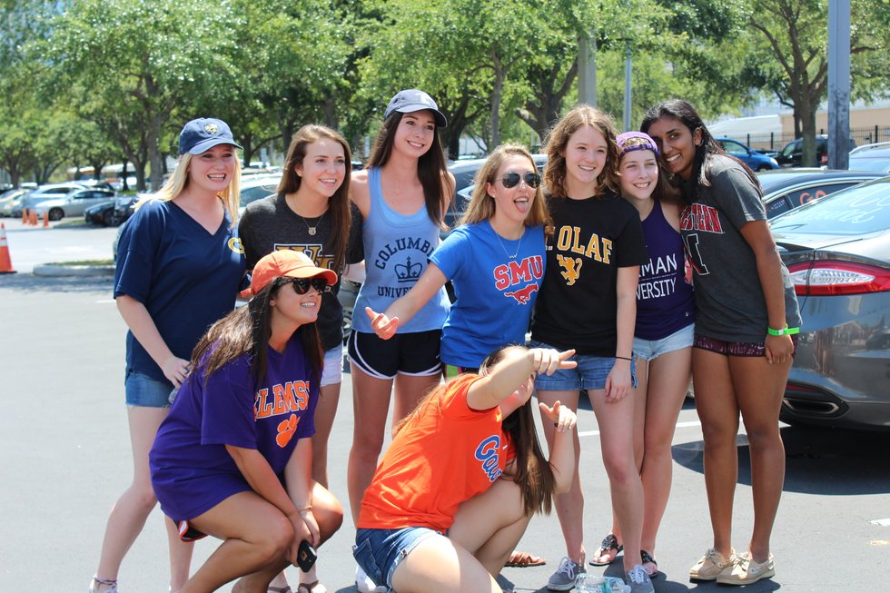 5 Secrets To Keeping Your High School Friends Once You Move to College ...