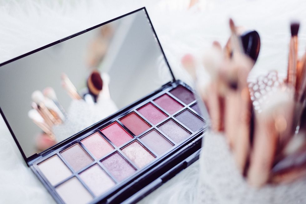 The 7 YouTube Makeup Channels Every College Student Needs | The Odyssey ...