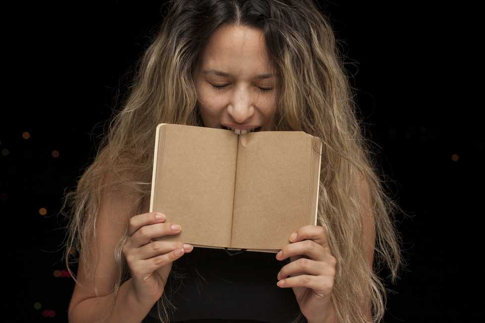 5 Read-iculous Ways To Introduce Your Friends To The World Of Reading ...