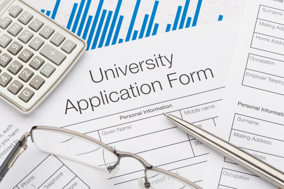 5 Stages Of The College Application Process Everyone Knows Too Well ...