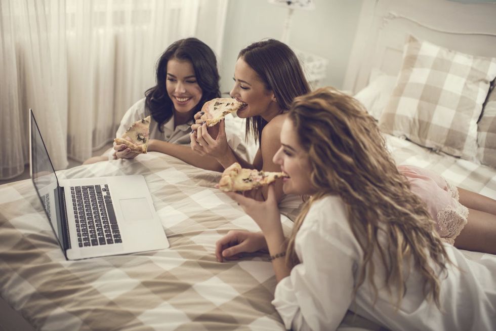 A College Girl's Guide To The Perfect Night In | The Odyssey Online