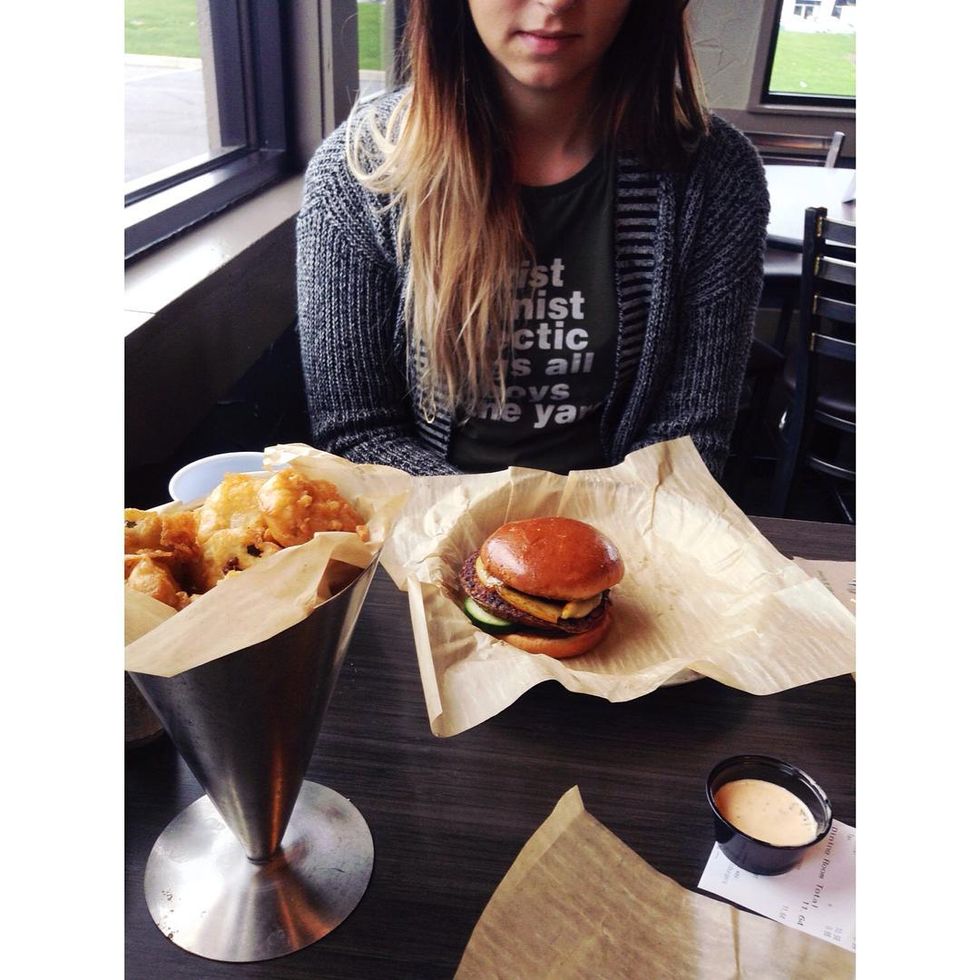 5 Things About Burgers You Keep Meaning to "Google" | The Odyssey Online
