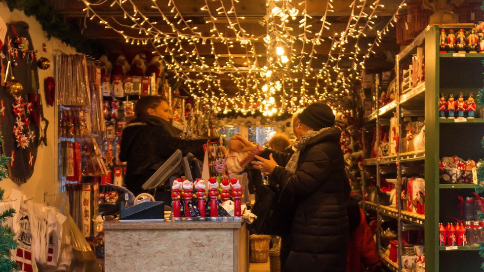 10 Realizations You Forcibly Have When You Work Retail During The ...