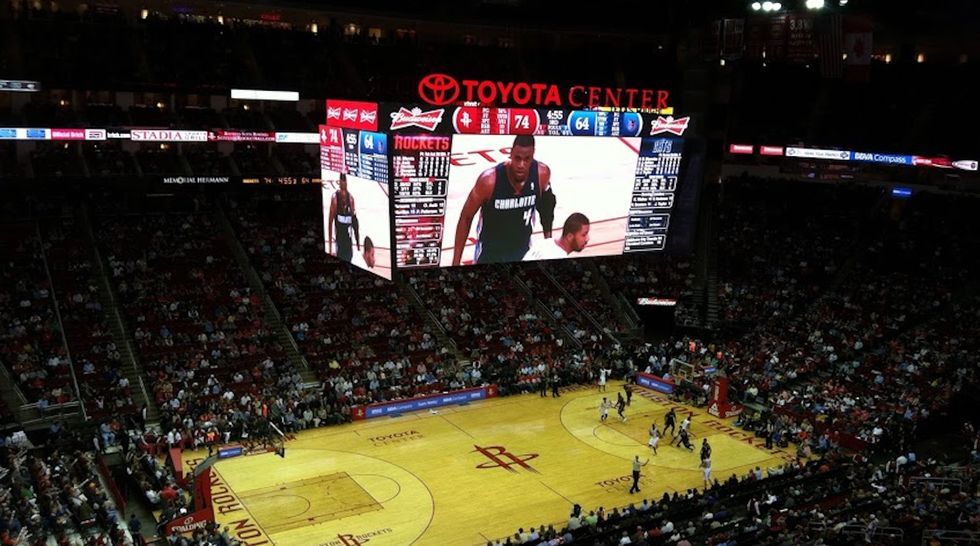10 Ways To Get On The Jumbotron At Your Favorite Sporting Event | The ...