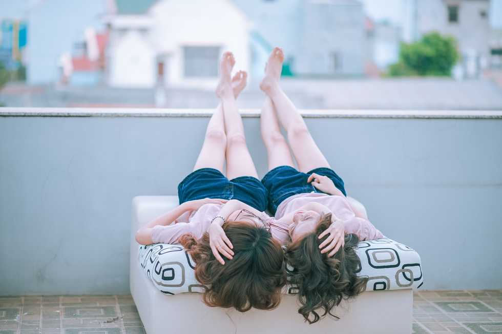 5 Weird Things Identical Twins Do That Prove My Twin And I Might Be ...