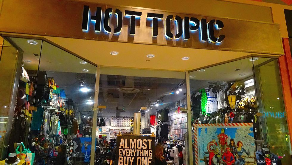 Why I Love And Hate Hot Topic At The Same Time | The Odyssey Online