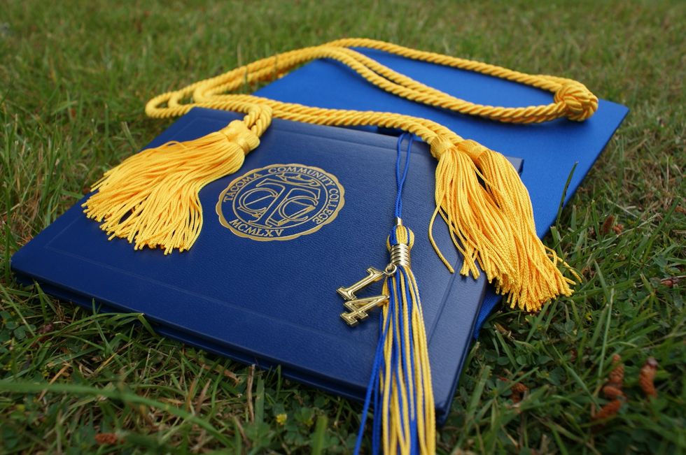 25 College Graduation Caps For Disney Lovers That Are Pure Magic | The ...