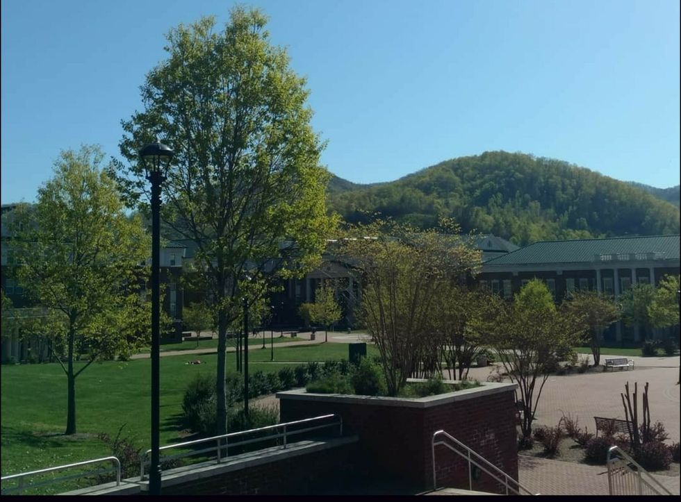 5 Things College Students Are MORE Than Willing To Do To Pass A Class ...