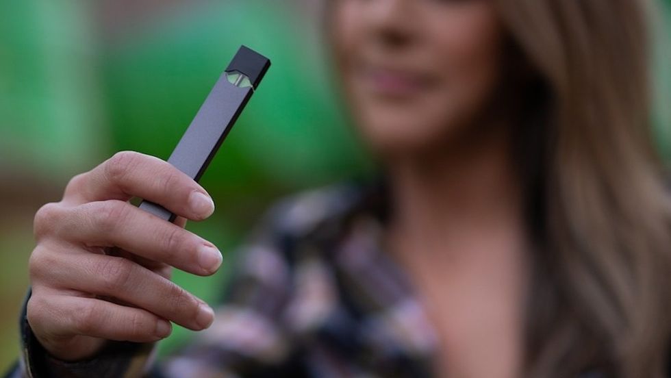 Juuling Could Be The New Caffeine For College Students | The Odyssey Online