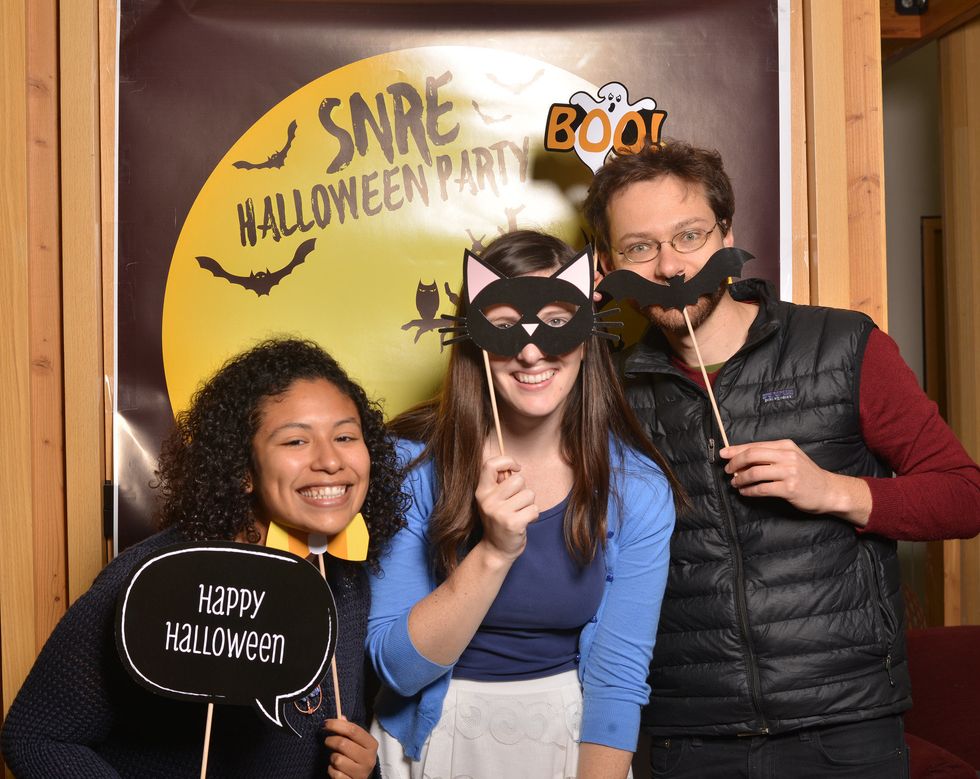 How To Throw An Inexpensive Halloween Party | The Odyssey Online
