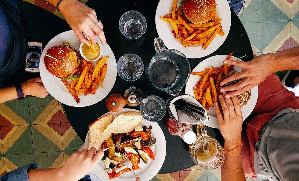 7 Ways To Eat Out And Keep Your Diet | The Odyssey Online