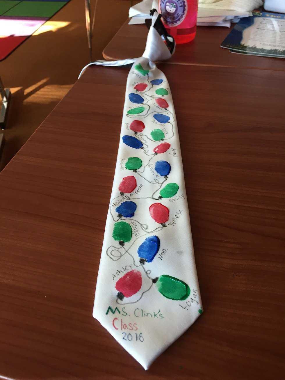 DIY Fingerprint Christmas Tie | The Odyssey Online