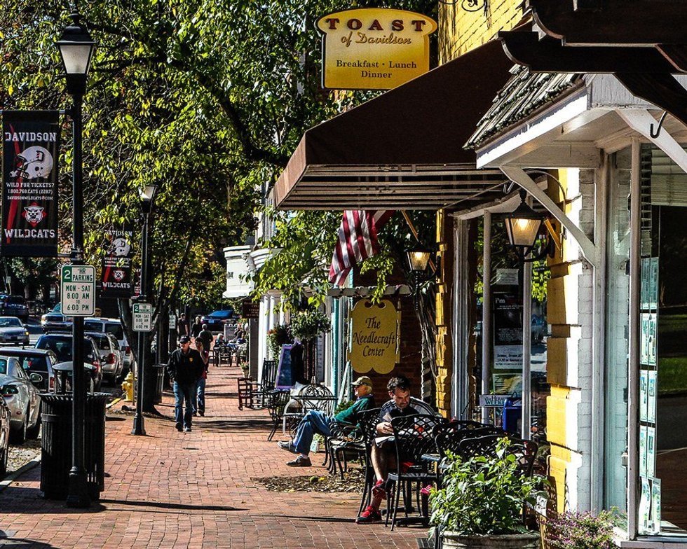 9 Facts about College Towns | The Odyssey Online