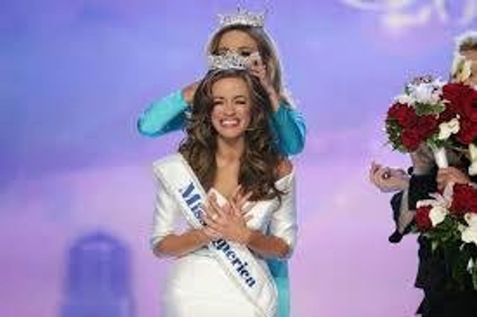 5 Reasons I Support Pageants | The Odyssey Online