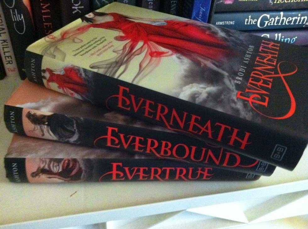 "Everneath" : A Book That Played My Heart Strings | The Odyssey Online