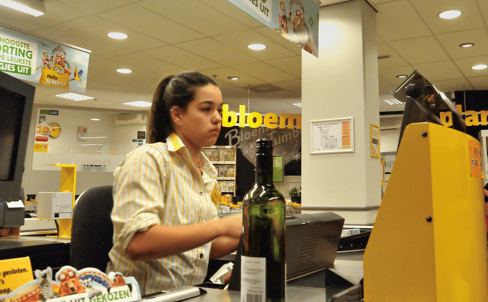 15 Things Your Cashier Really Wishes You'd Stop Doing | The Odyssey Online