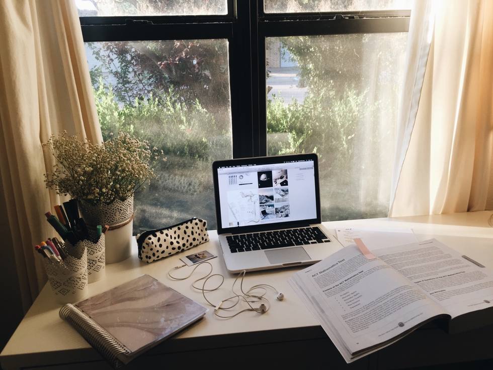 7 Tips To Help You Stay Afloat During Midterms | The Odyssey Online