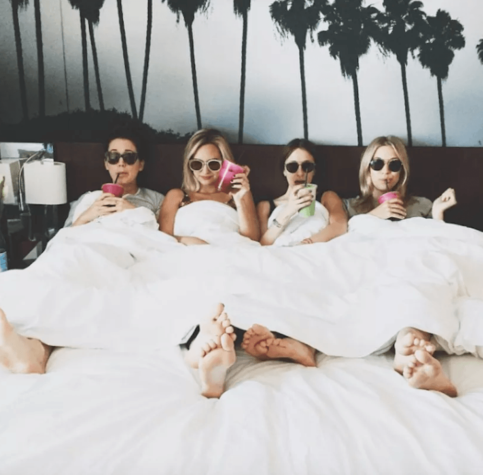 15 Essential Songs For Your Girls' Night Playlist | The Odyssey Online