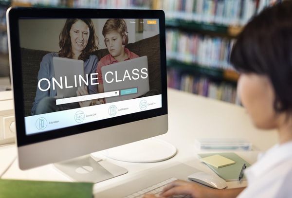 10 Helpful Tips For College Students Taking Online Courses This Semester